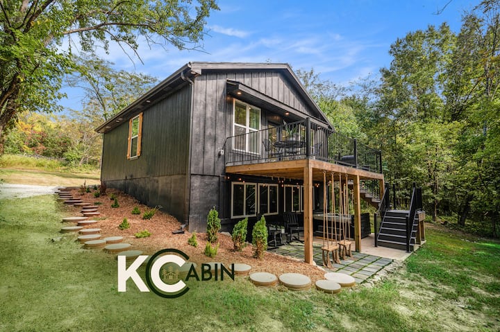 Kccabin • Modern Wooded Retreat W/ Hot Tub - United States