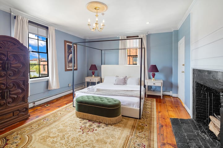 Historic Harbor Mansion | 8br | Waterfront - Barrington, RI