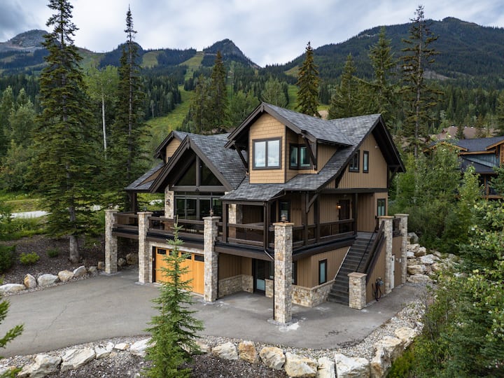 Copperstone Escape | Hot Tub & Ski-in/ski-out - Golden