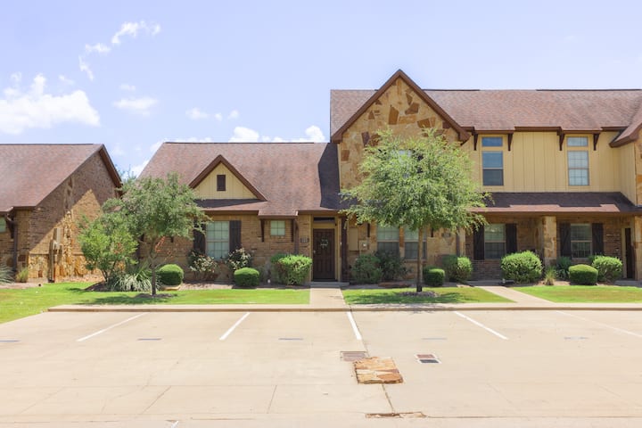 Barracks Bungalow - College Station, TX