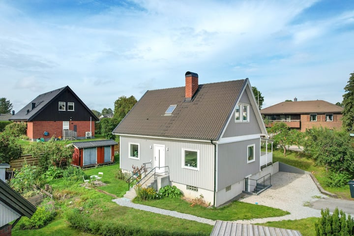 Helt Ny Renoverad Villa - Ekerö