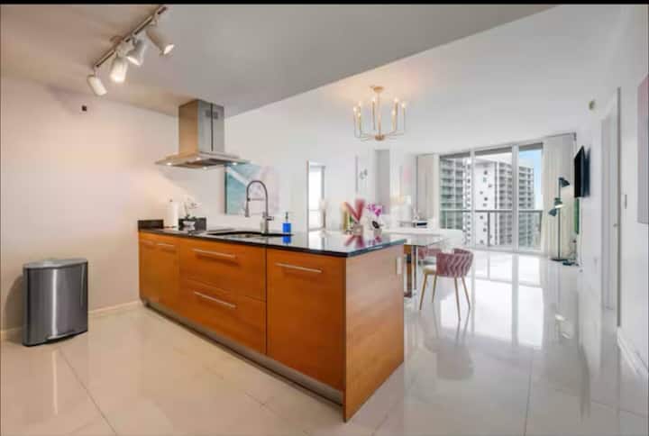 3bed/1bath Icon Free Spa Hot Tub - Miami, FL