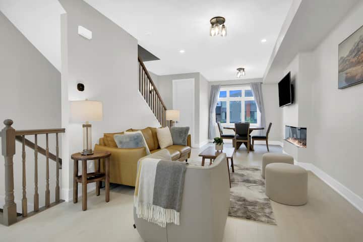 Modern 3-storey House W/garage - Near Rockcliffe - Ottawa