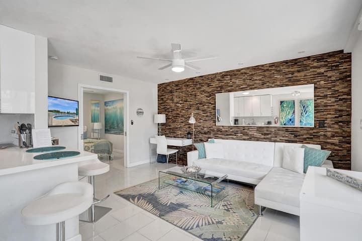 Coastal 1br Gem | Walk To Ocean + Boat Dock - Pompano Beach, FL