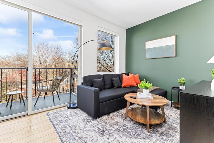 Stylish 1 Bed 1 Bath Condo W Patio, Wifi & Gym - Minneapolis