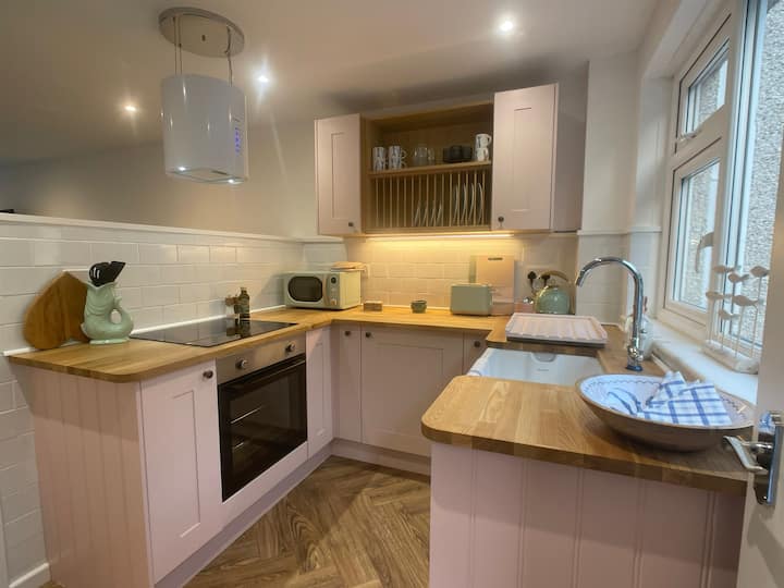 Beachy Maisonette- 2 Min Walk To Porth Beach - Newquay