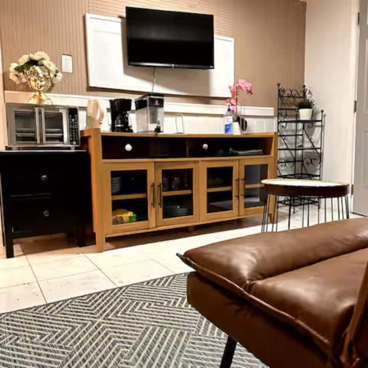 2br Gem In Brunswick | Walk To Shops & Dining - Brunswick, GA
