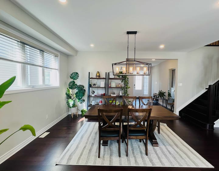 Spacious Upscale Bedroom Near Kanata Tech Park - Kanata