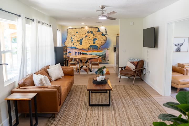 Downtown Mount Dora Hideaway - Mount Dora, FL