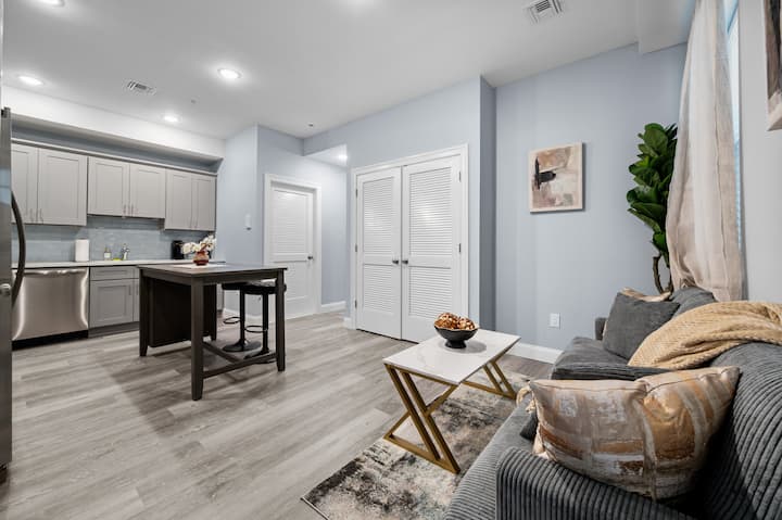 Modern 2br | 2ba W/ King • Near Park - Newark, NJ