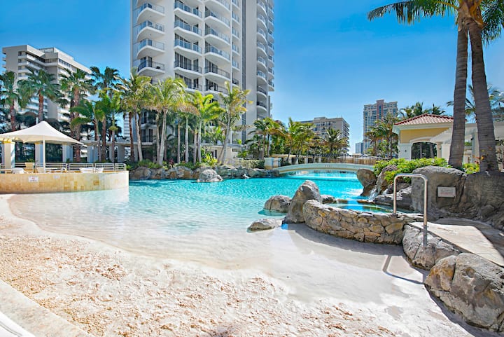 Stunning Ocean View 2br Apt W/ Balcony & Pool! - Gold Coast