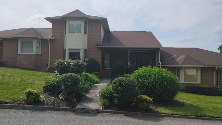 Rocky Top King Room - Clinton, TN