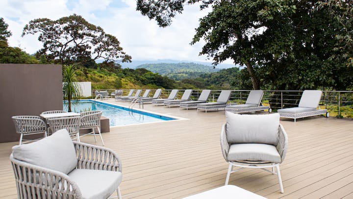 House In Naz: 2 Br, Pool & Coworking - Alajuela