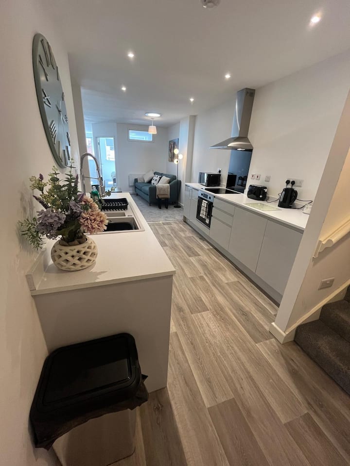 Hunters House Flat 6 Sleeps 3 Long Stay Free Wi-fi - The County Ground