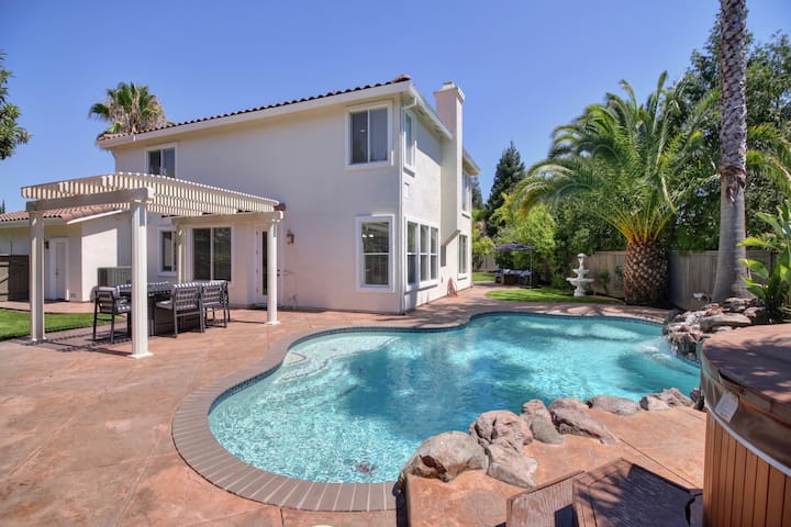 Luxury 5-bedroom Retreat In Roseville Suburbs - Citrus Heights, CA