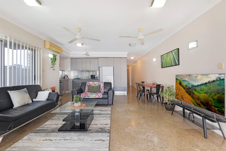 Zen City-venture: Balcony Dining - Cozy - Cbd - Darwin