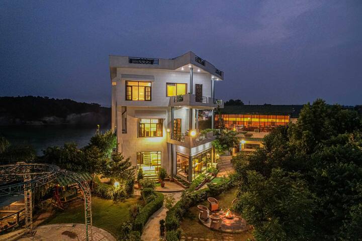 Stayvista At Riverside Gangavya W/ Steam Room - Haridwar