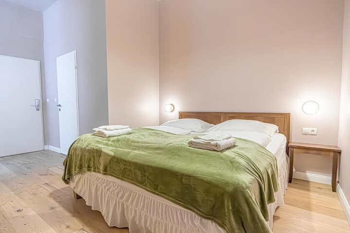 Modern Room With Private Bath | Mariahilferstraße - Viyana