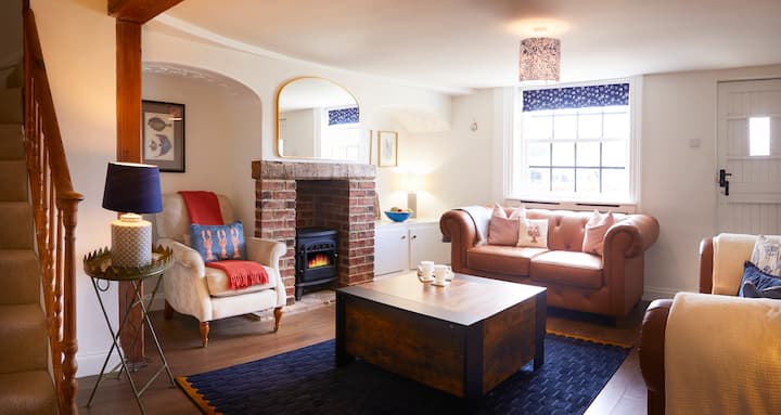 Glasswing Stays, Scoresby Cottage, Secret Garden. - Whitby