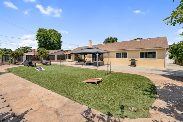 Coastal Comforts Goleta (Dogs Welcome!) - Isla Vista, CA