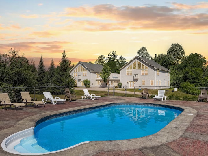 Locust Lodge #2 | 18 Beds, Sleeps 28, Hottub, Pool - ノース・コンウェー, NH