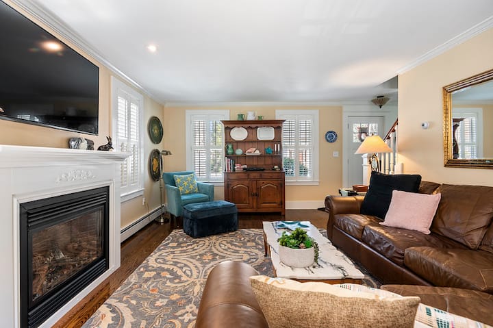 Refined Comfort In The Heart Of Marblehead - Beverly, MA