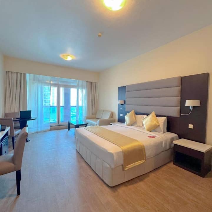 Spacious 2br | Near Financial Centre Metro - Dubai