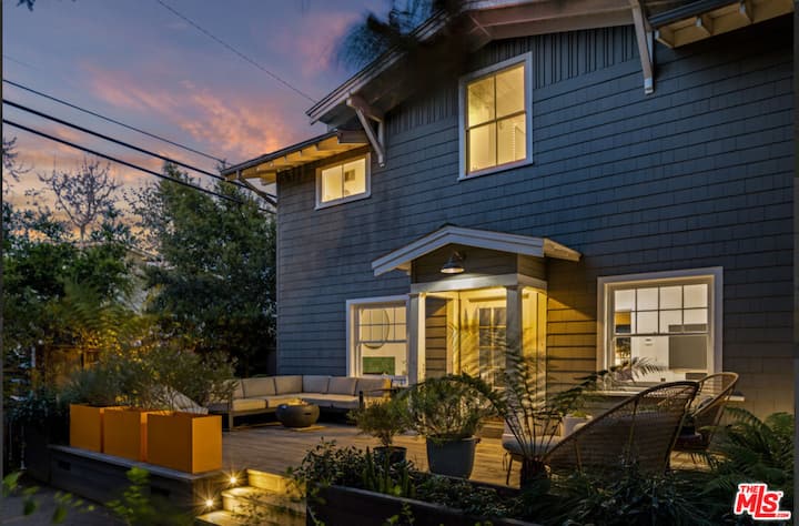 Walk Street Heaven Family Retreat - Venice Beach, CA