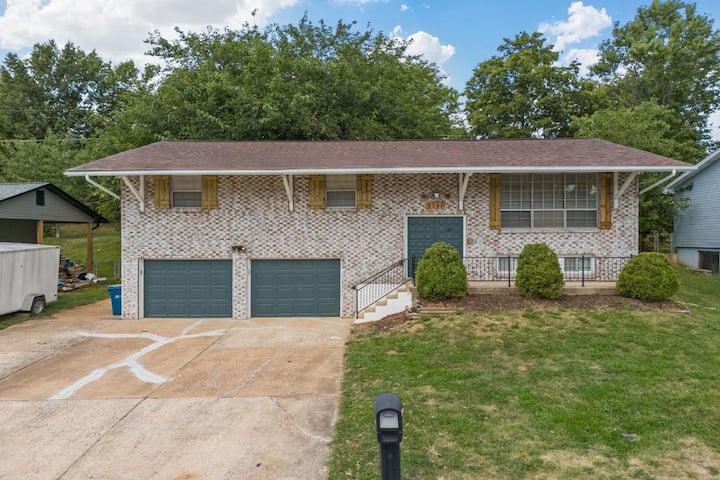 Spacious 4br Retreat In Arnold - Arnold, MO