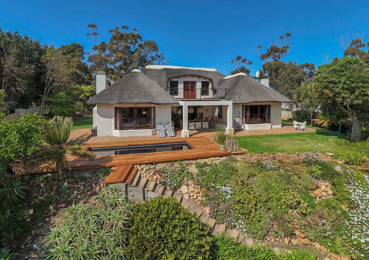Streletzia Suite -Stunning Pool Amazing Views B&b - Hermanus