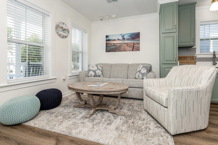 Oak Park Cottage, Newly Renovated, Great Location! - Ocean Springs, MS