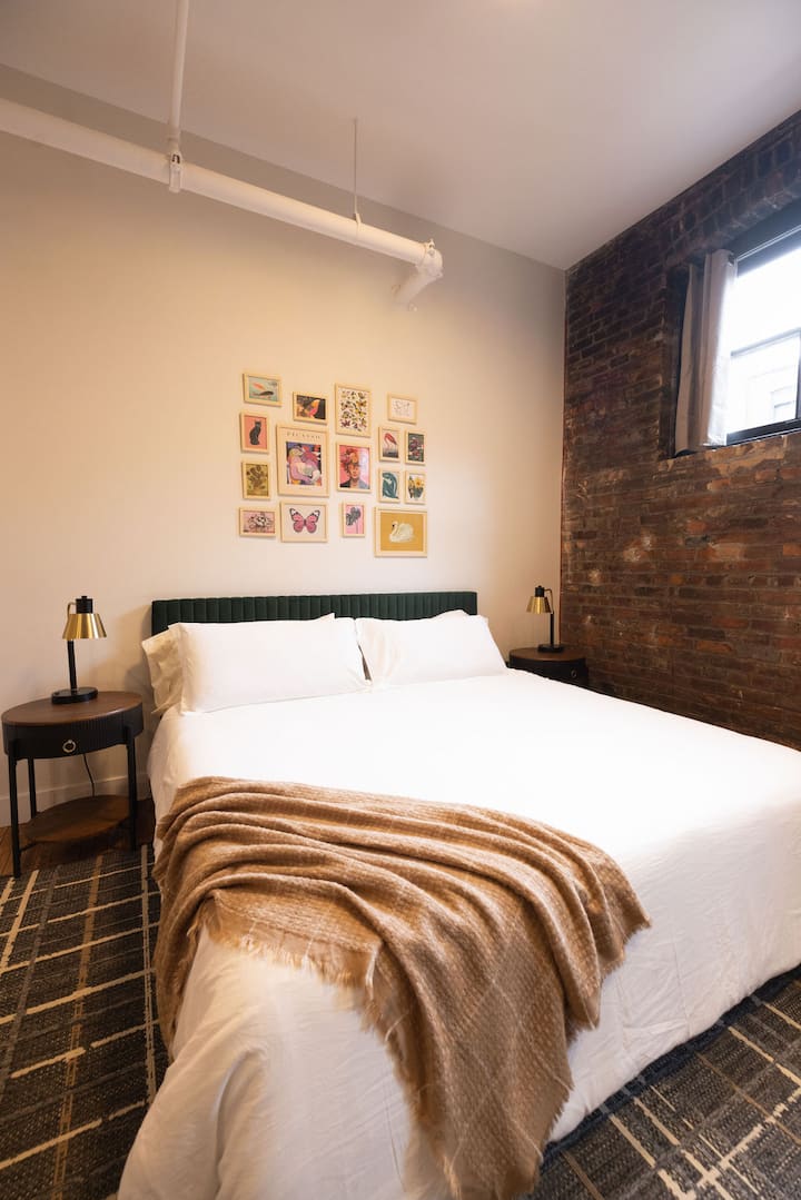 Downtown Loft With Plush King Bed & Free Wifi! - Toledo, OH