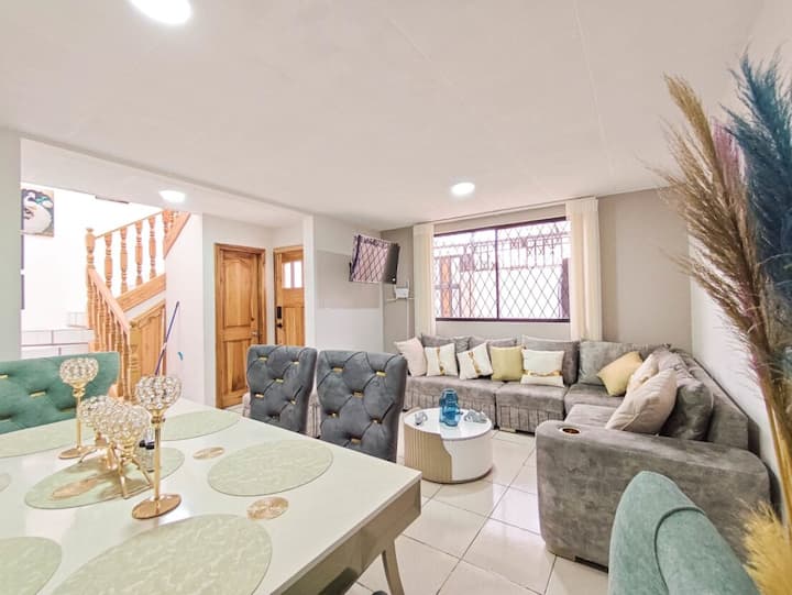 Casa Amplia, Segura Y Bien Ubicada - Cuenca