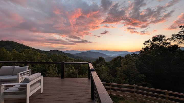 Luxury Cabin With Hot Tub, Firepit & Best Views - Sylva, NC