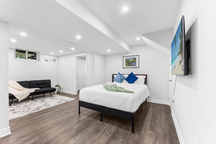 Rouge Meadow: Modern Apt 3b/1b, Kitchen, Parking! - Pickering