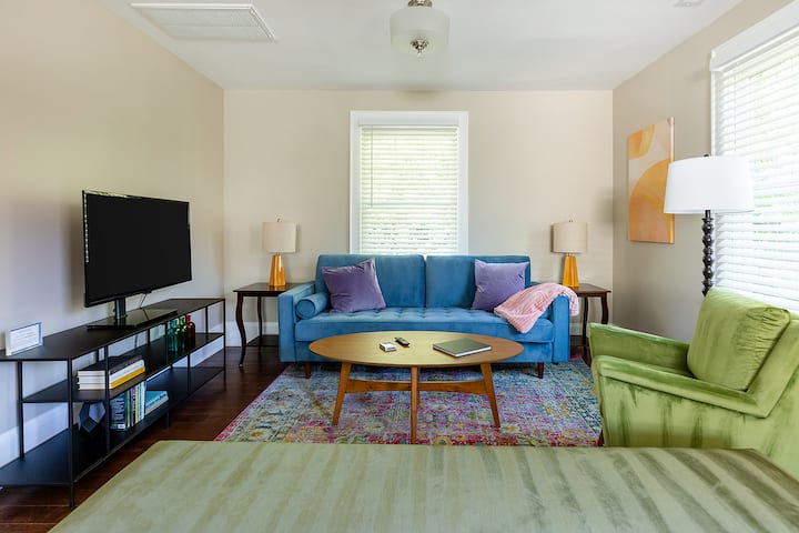 New Listing! Duke Park Hideaway: Above-garage Apt - Forest Hills, PA