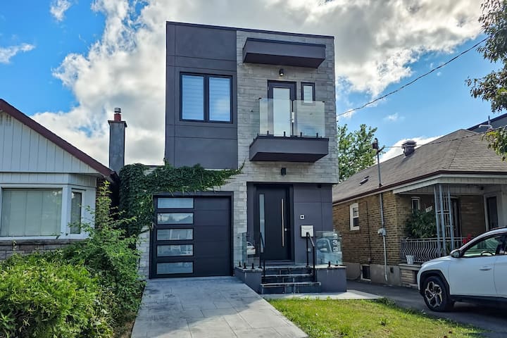 Brand New City Oasis - Toronto
