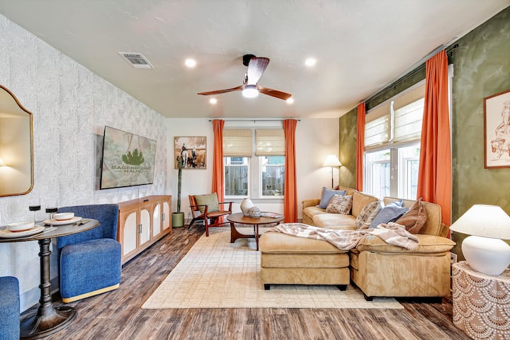 Relax Fbg! Walkable•cowboy Pool•hot Tub•ev Charger - Fredericksburg, TX