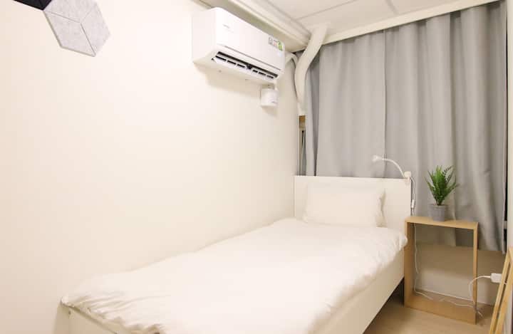 Compact Single Room (W/ Window)|taipei Main Sta. - Taipei