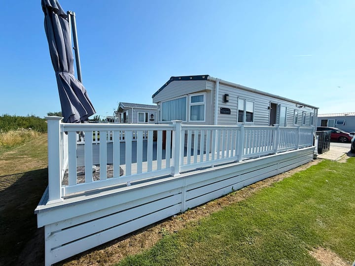 Modern Caravan At Martello Beach Ref 28007sv - Essex