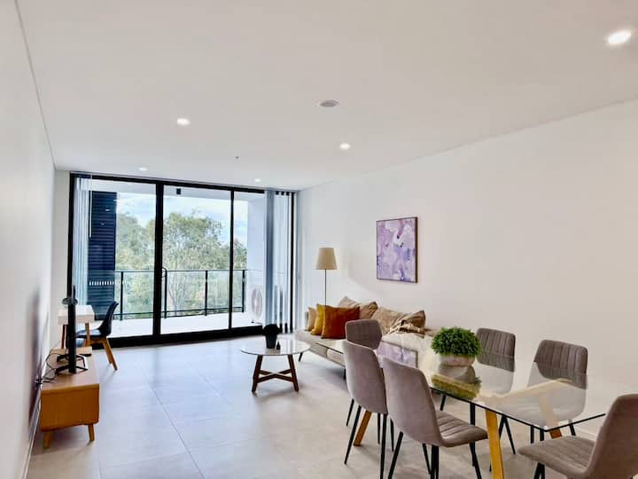 Modern 2br 2ba Apt W/parking – 30min To Sydney Cbd - Burwood