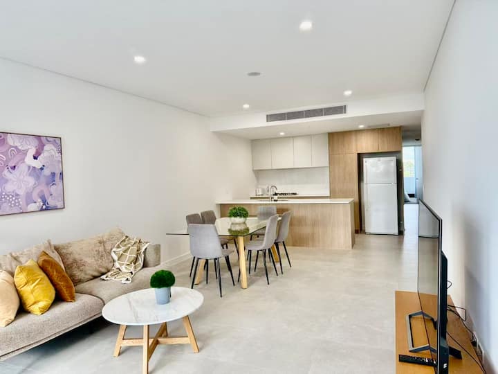 Modern 2br 2ba Apt W/parking – 30min To Sydney Cbd - Burwood