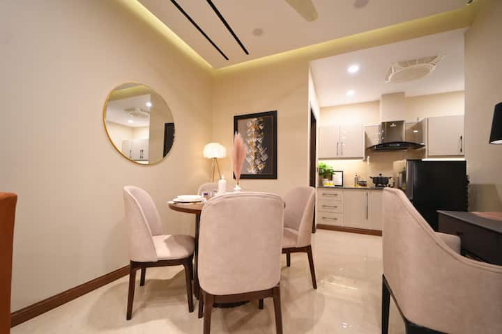 Modern 1bhk | Cinema|parking|pool+wifi & Workspace - Islamabad