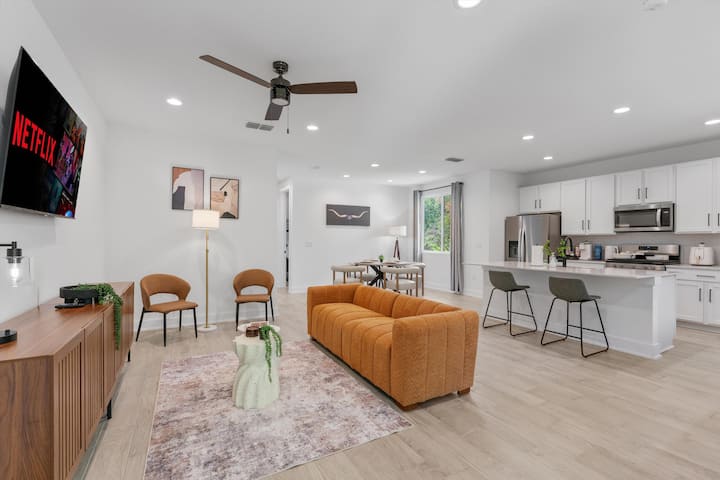 Combined Luxurious Home - Up To 18 Guests - Austin, TX