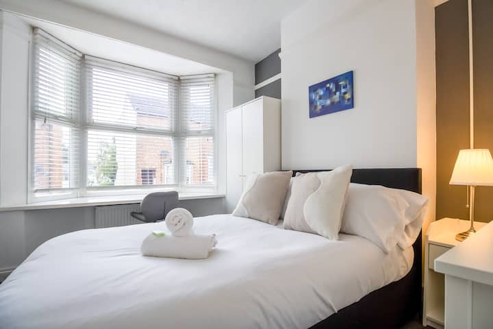 Ideal For Contractors | Free Wi-fi | Sleeps 7! - Northampton