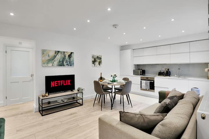 Long Stay Discounts & Free Off Road Parking - London