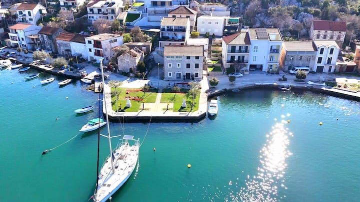 Apartment Roko Directly By The Sea - Ploče