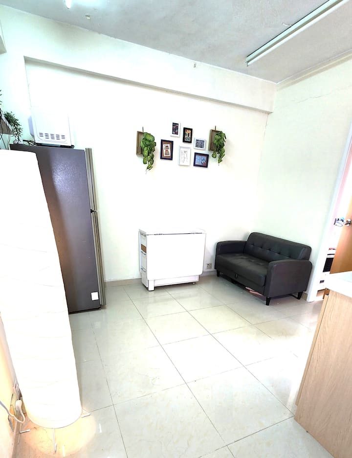 Small 3 Bedrooms Apartment In Tst Next To K11 - Hong Kong