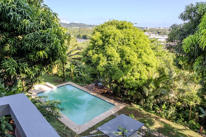 Modern Chalet | Pool + Parking | 10 Min Airport - Puerto Rico
