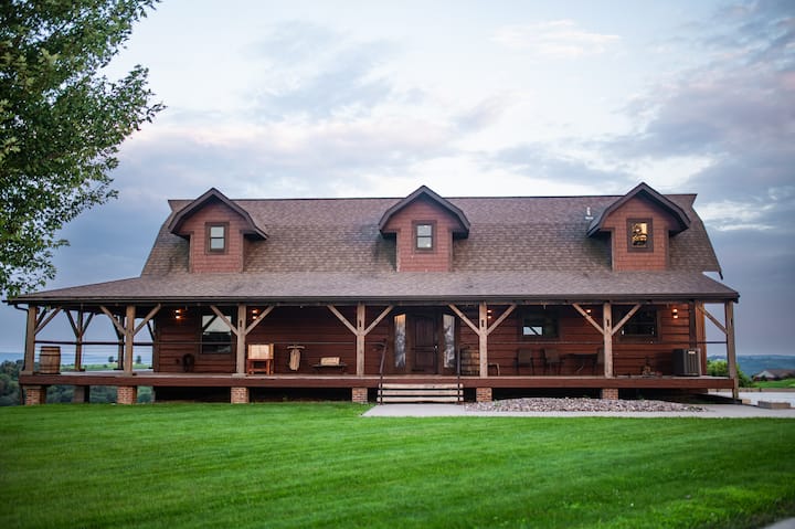 10 Acre Blufftop Getaway 4br 2ba - Pikes Peak State Park, McGregor